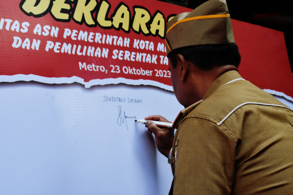ASN Pemkot Metro Deklarasi Ikrar Netralitas Pemilu - PEMERINTAH KOTA METRO